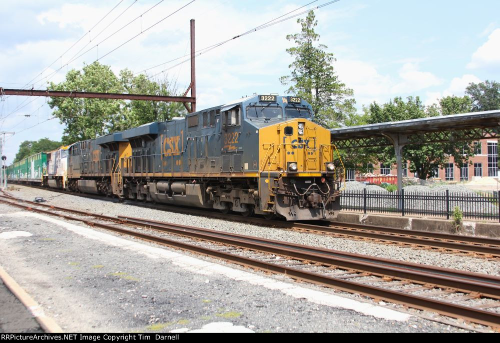 CSX 3222 leads M409
